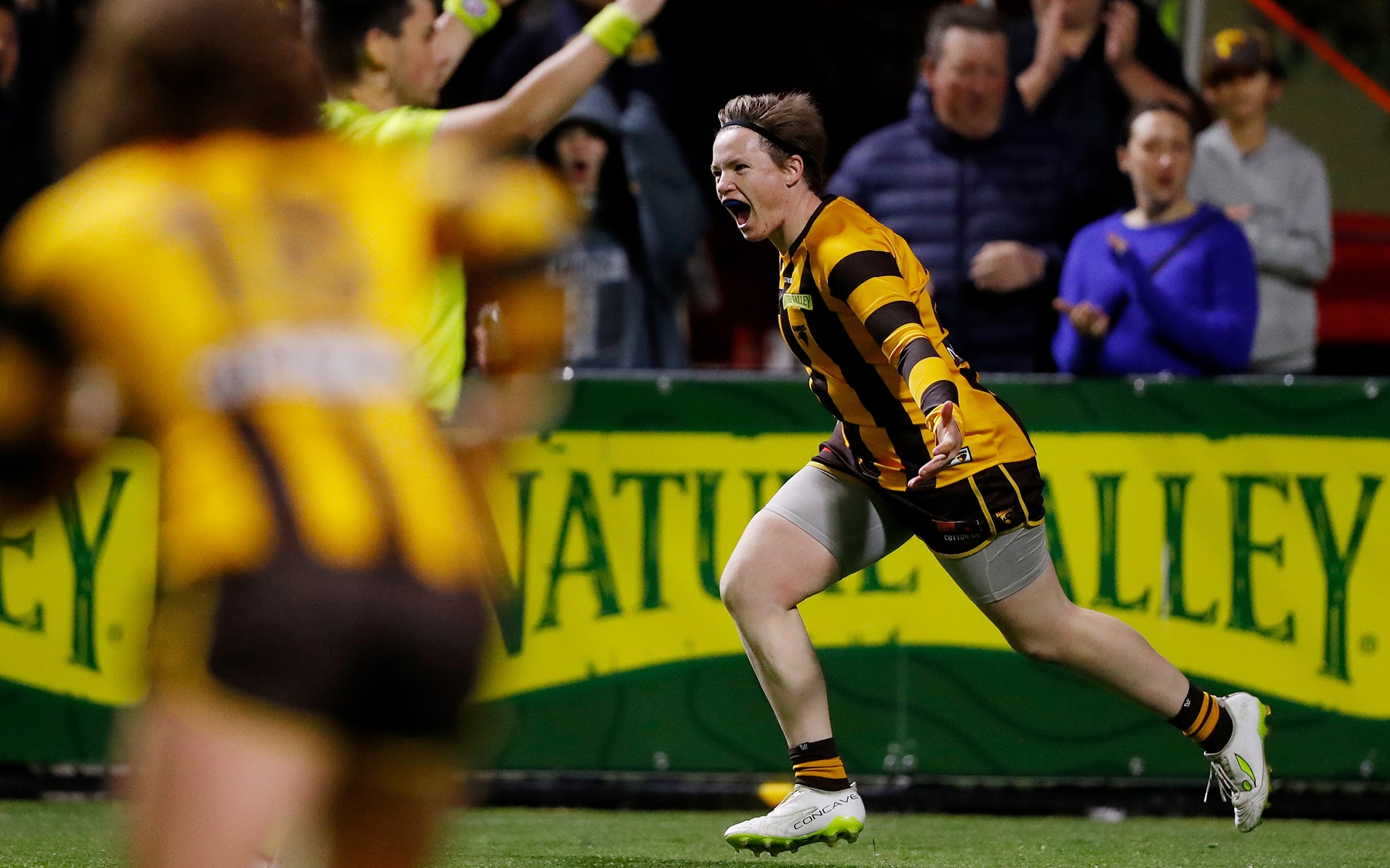 Coaches’ votes, R6: Four Hawks in the votes