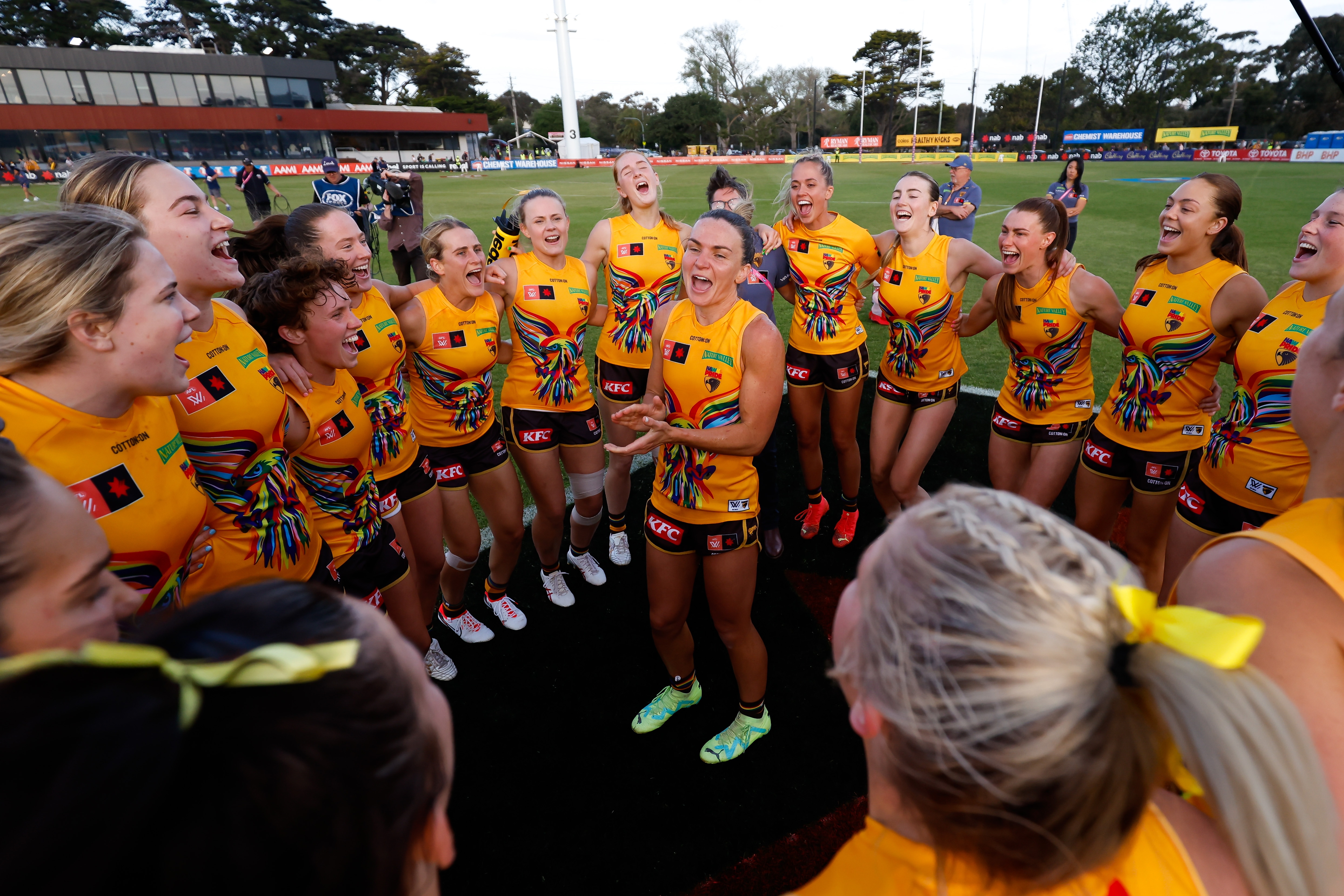 Bodey brilliance leads Hawks to late win over Power