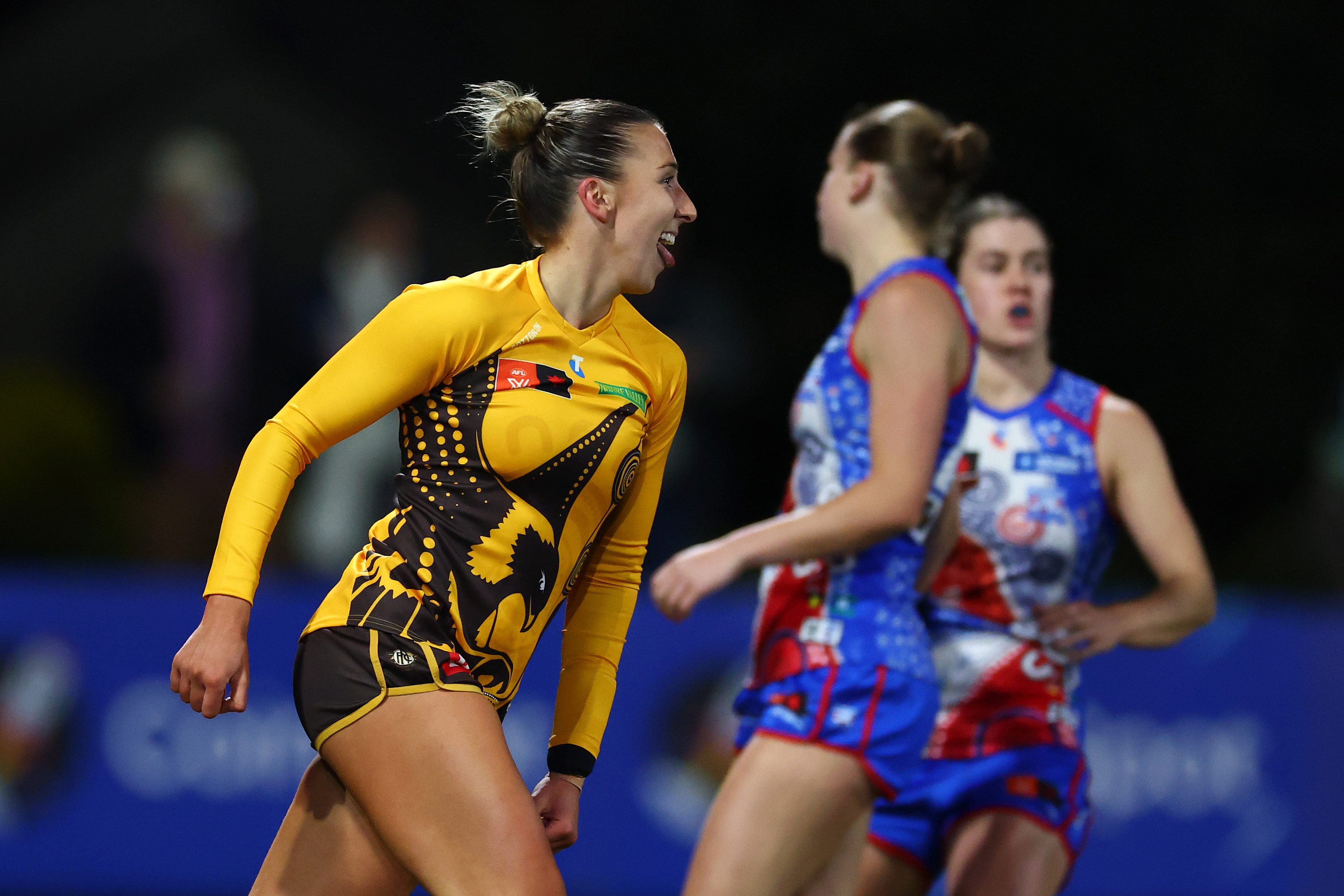 Hawks remain undefeated after outlasting Dogs in low-scoring slog