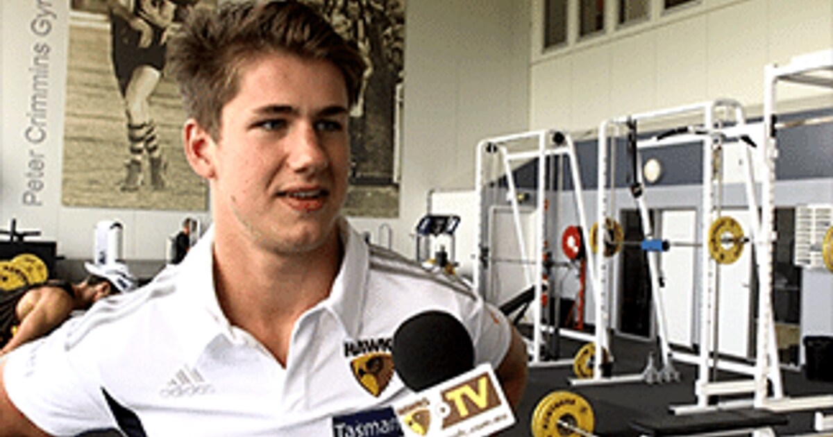 Young gun Daniel Howe re-signs