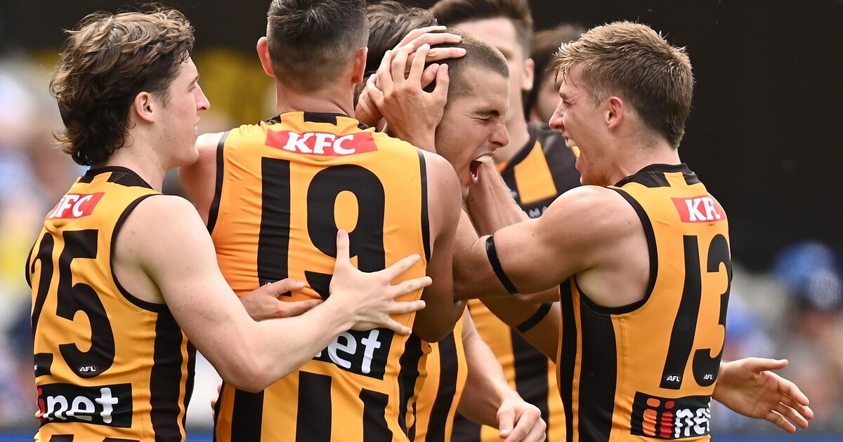 Match report R1: New-look Hawks start Mitchell era in style