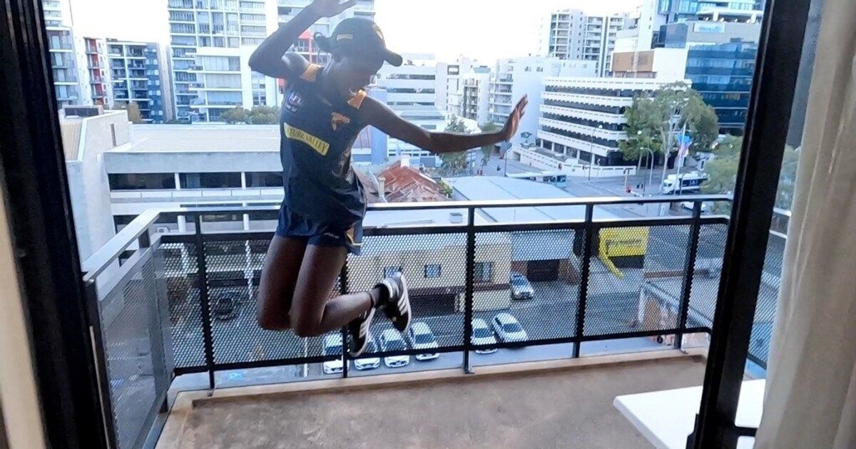 Hawks Travel VLOG | Akec let loose in Perth!