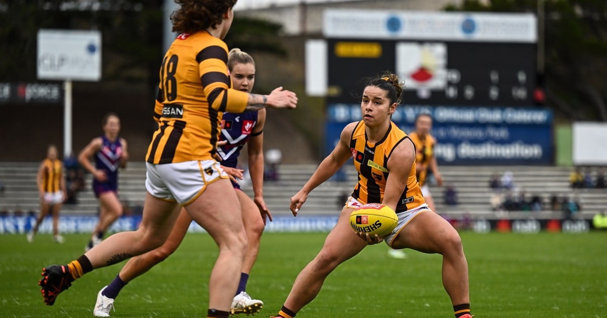 Hawthorn farewells AFLW duo