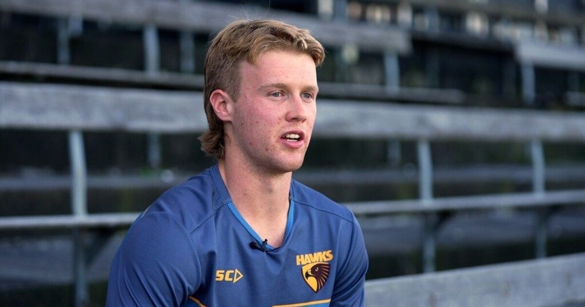 Mackenzie signs on till 2026