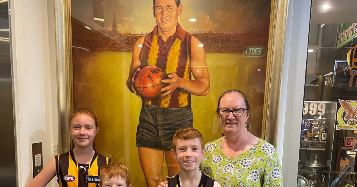 Club legend Graham Arthur’s grandchildren visit the club